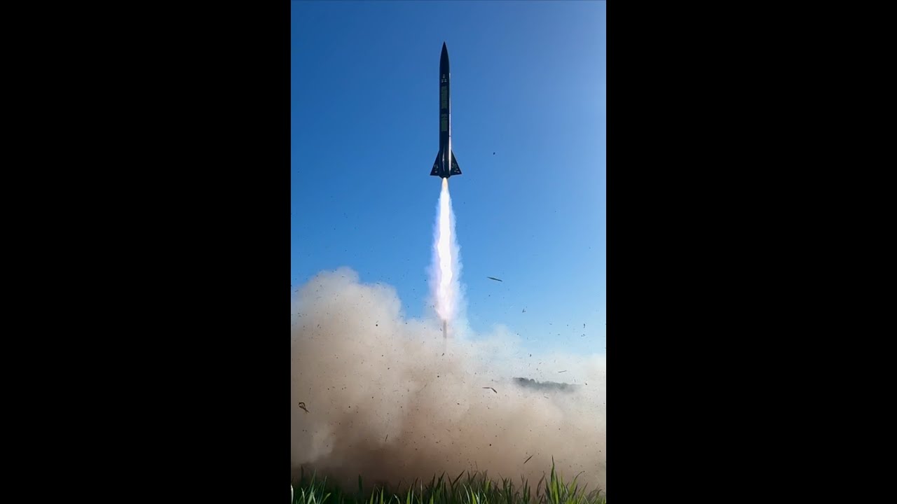 LOC Big Nuke/Marvin the Martian Illudium Q36 Space Modulator flying on ...