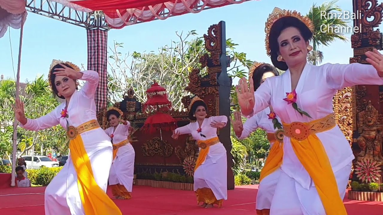 Lomba Tari Rejang Sari Perwakilan Dharma Wanita Kabupaten Badung - YouTube
