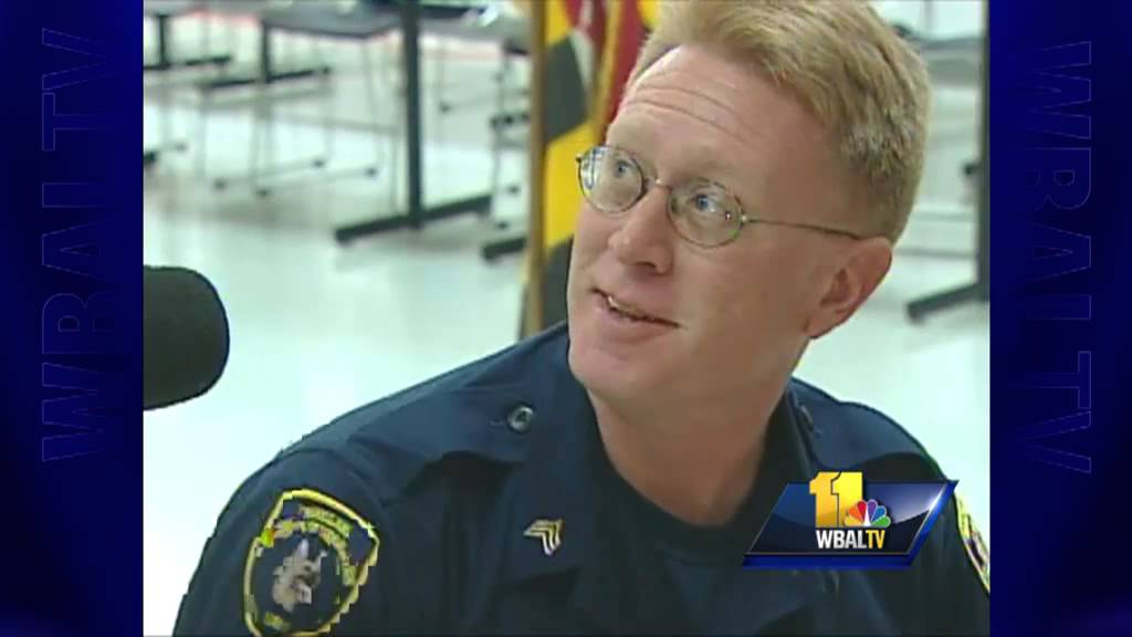 2009: Boss chair scans body cavities - YouTube