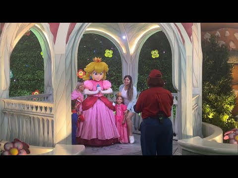 Princess Peach meeting | fan dresses up as Peach! Super Nintendo World ...
