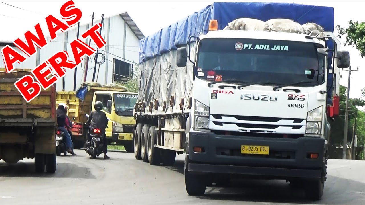 Truk Besar Berbelok !! Spotting Truk Trailer Gandeng Car Carier Tangki ...