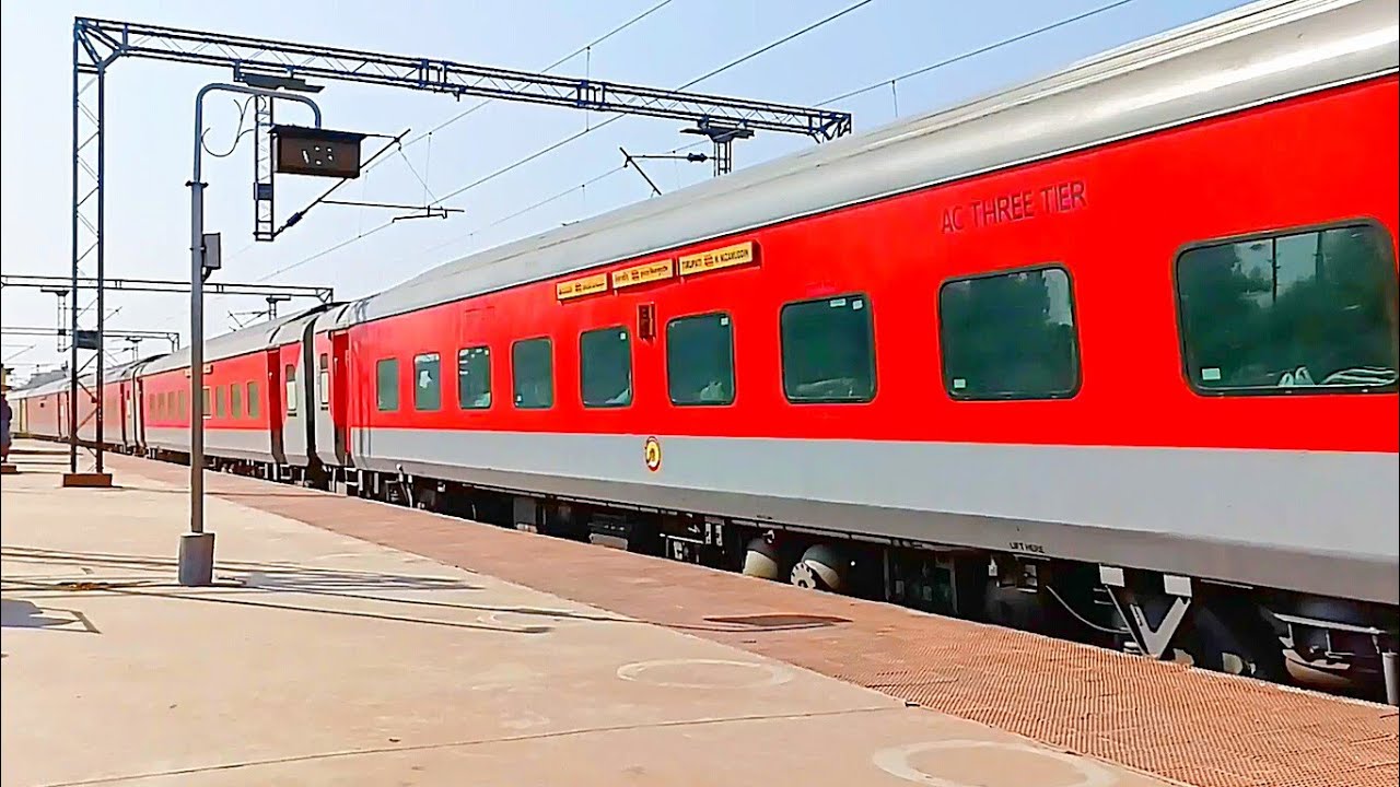 12707 Andhra Pradesh Sampark Kranti Express (तिरुपति - हजरत निजामुद्दीन ...