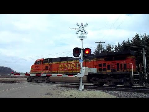BNSF 5095 West SCHCPLD With The 392.1 Hot Box Detector Reading (3-22-2020) - YouTube