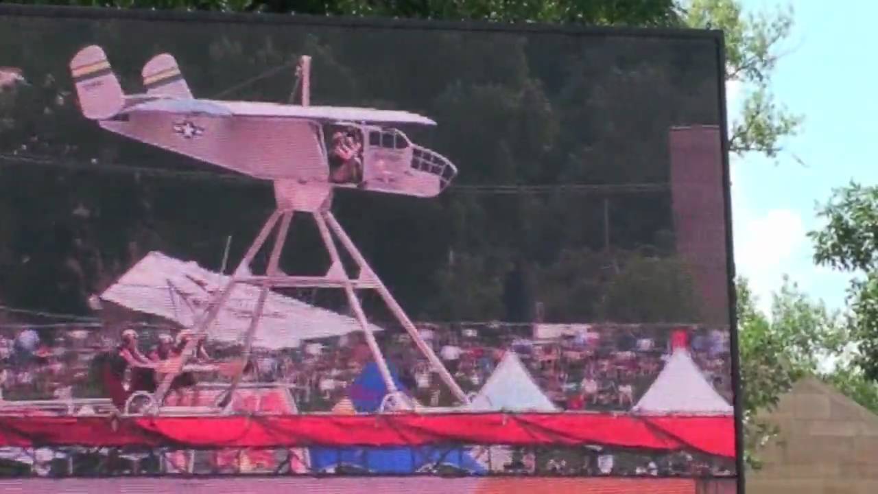 Red Bull Flugtag World Record 2010 St Paul Minnesota HD platform with ...