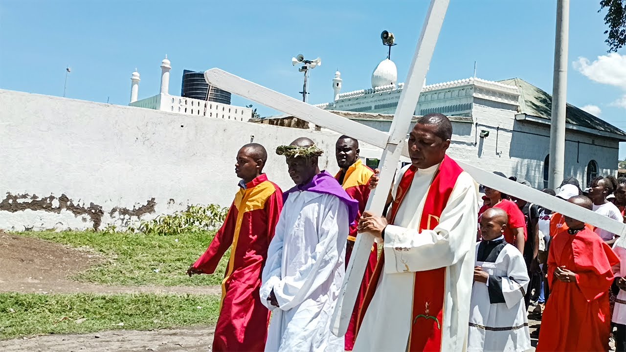 How Muslims Reacted To The Way Of Cross Procession In Nakuru - YouTube