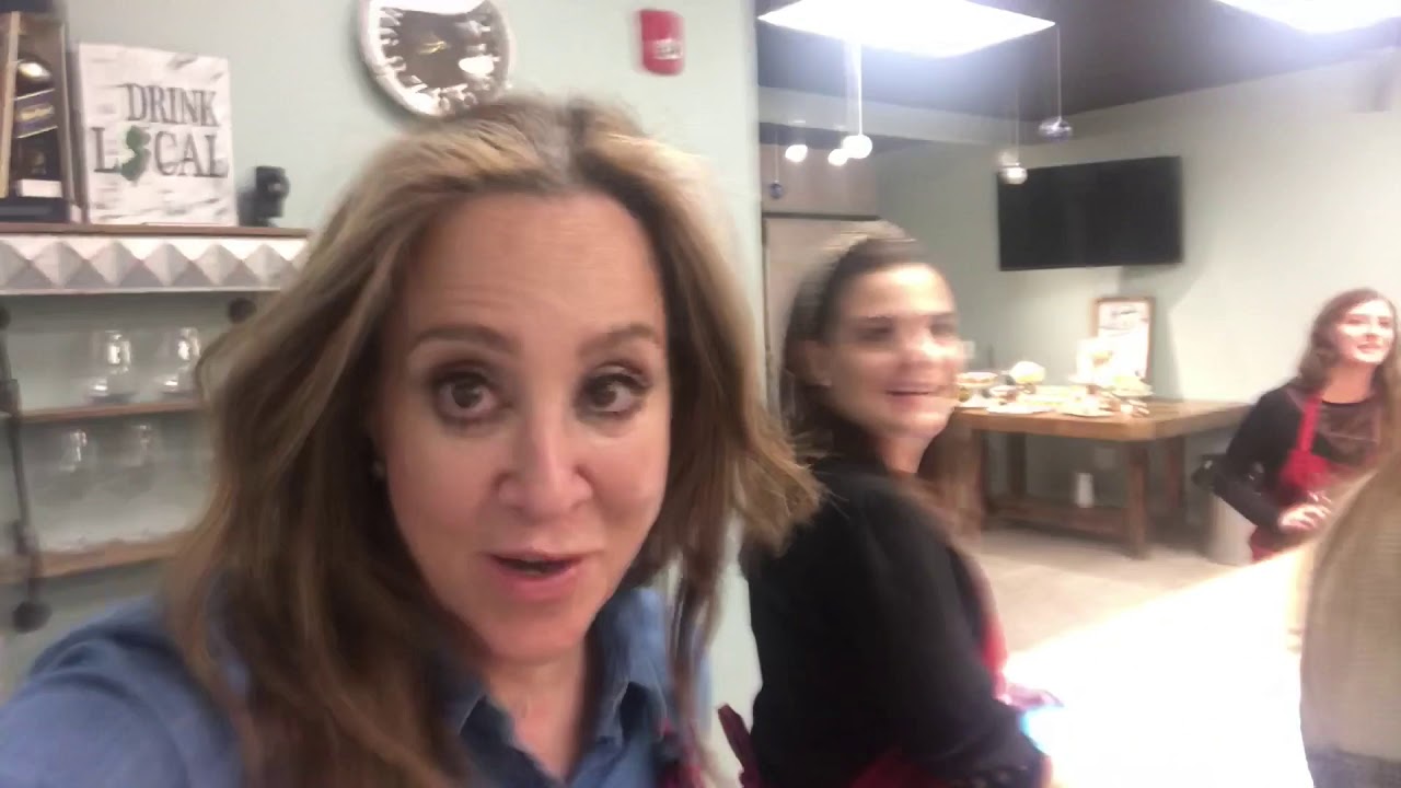 Judi Franco Creates a Custom Chic Masterpiece at Nailed It DIY - YouTube