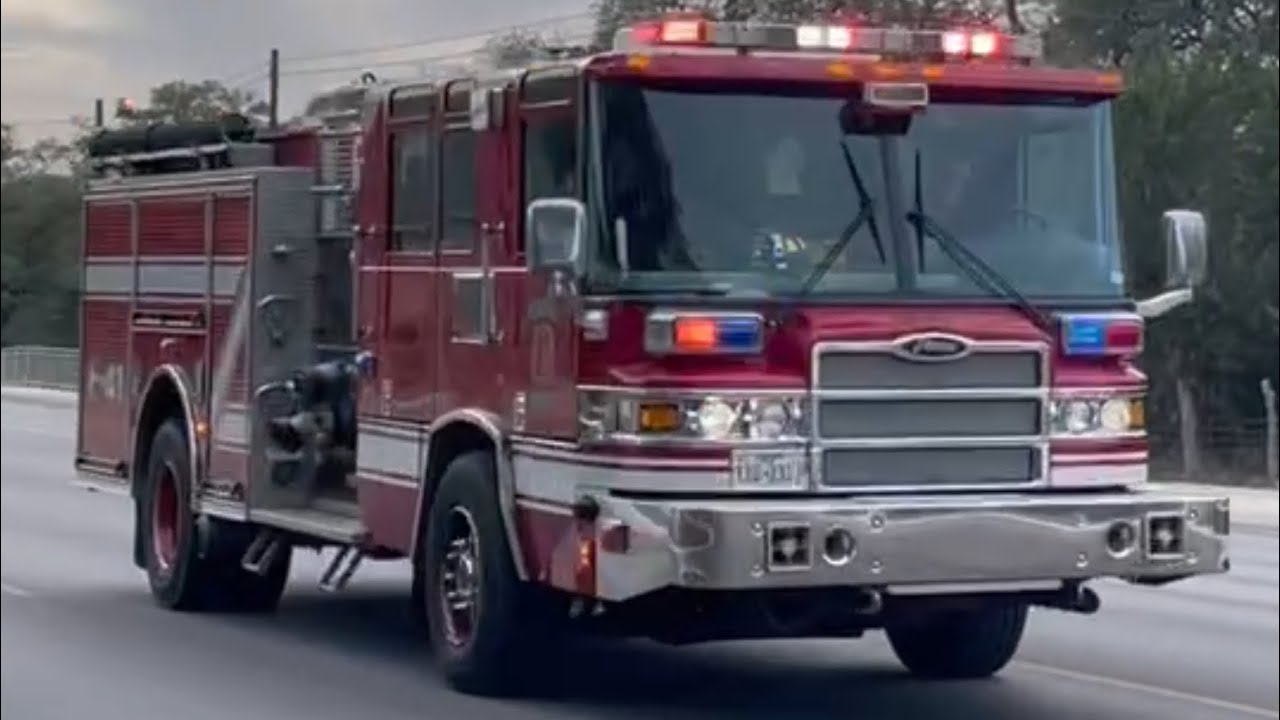 (AIRHORN) Boerne Fire Department Engine 41 Responding - YouTube