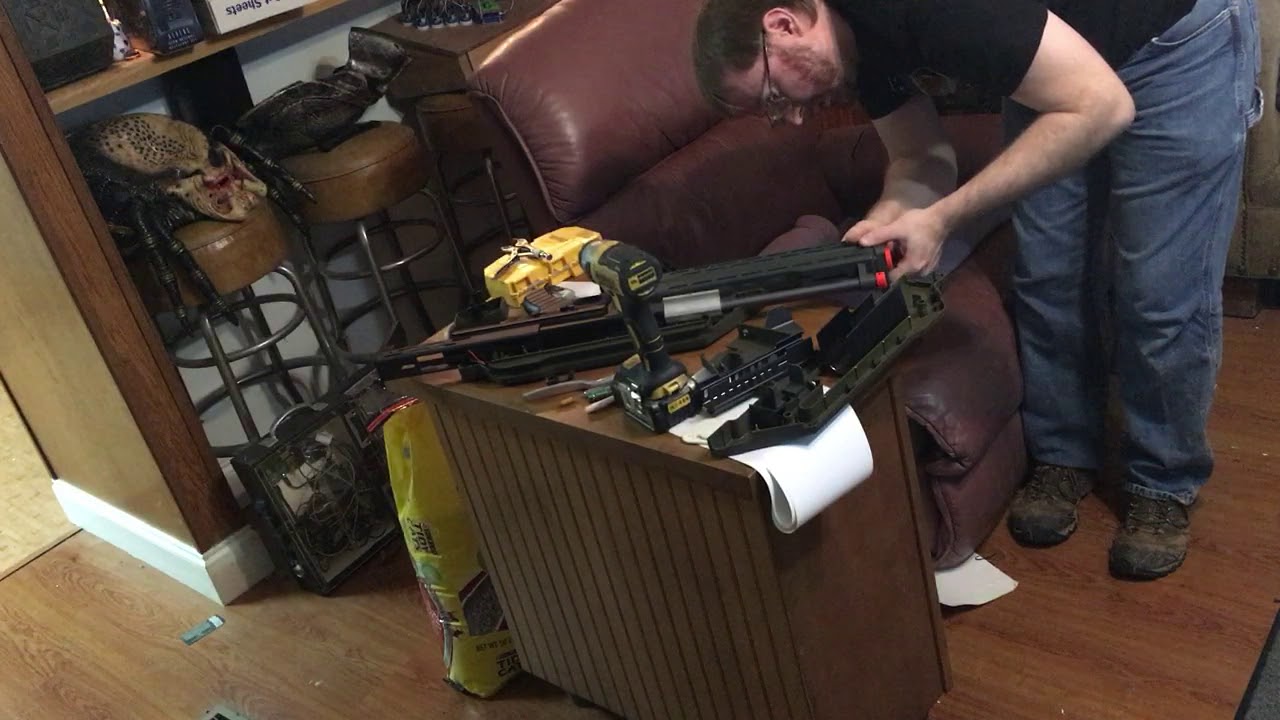 Pulse Rifle assembly and disassembly - YouTube