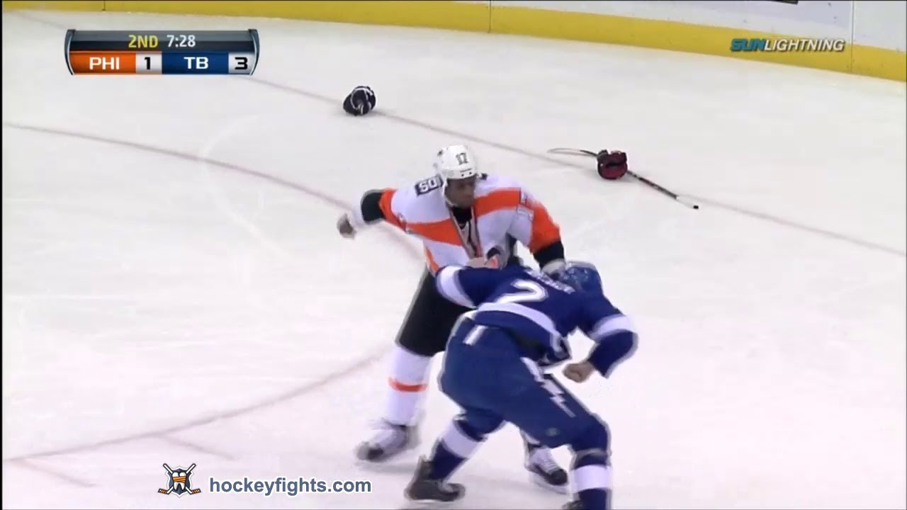 Wayne Simmonds vs Eric Brewer Dec 27, 2011 - YouTube