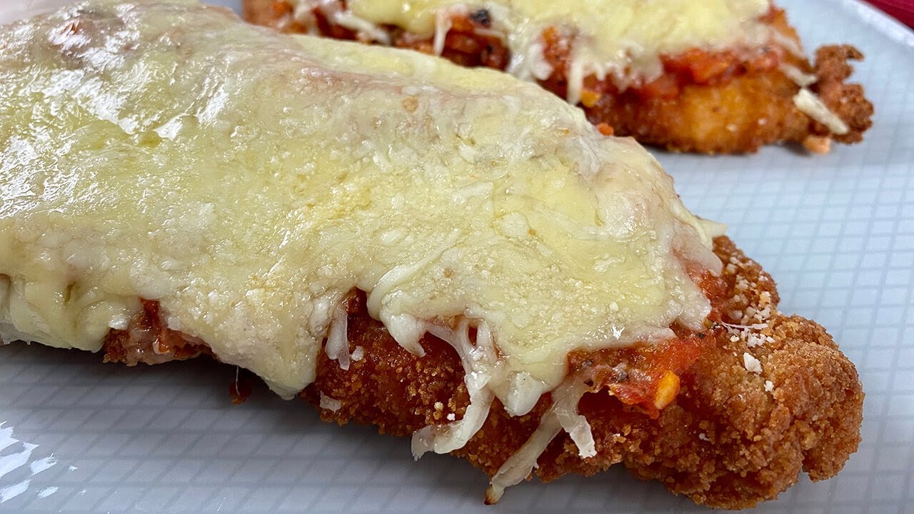 POLLO A LA PARMESANA GRATINADO AL HORNO I Crujiente u Jugoso 😋😋 - YouTube