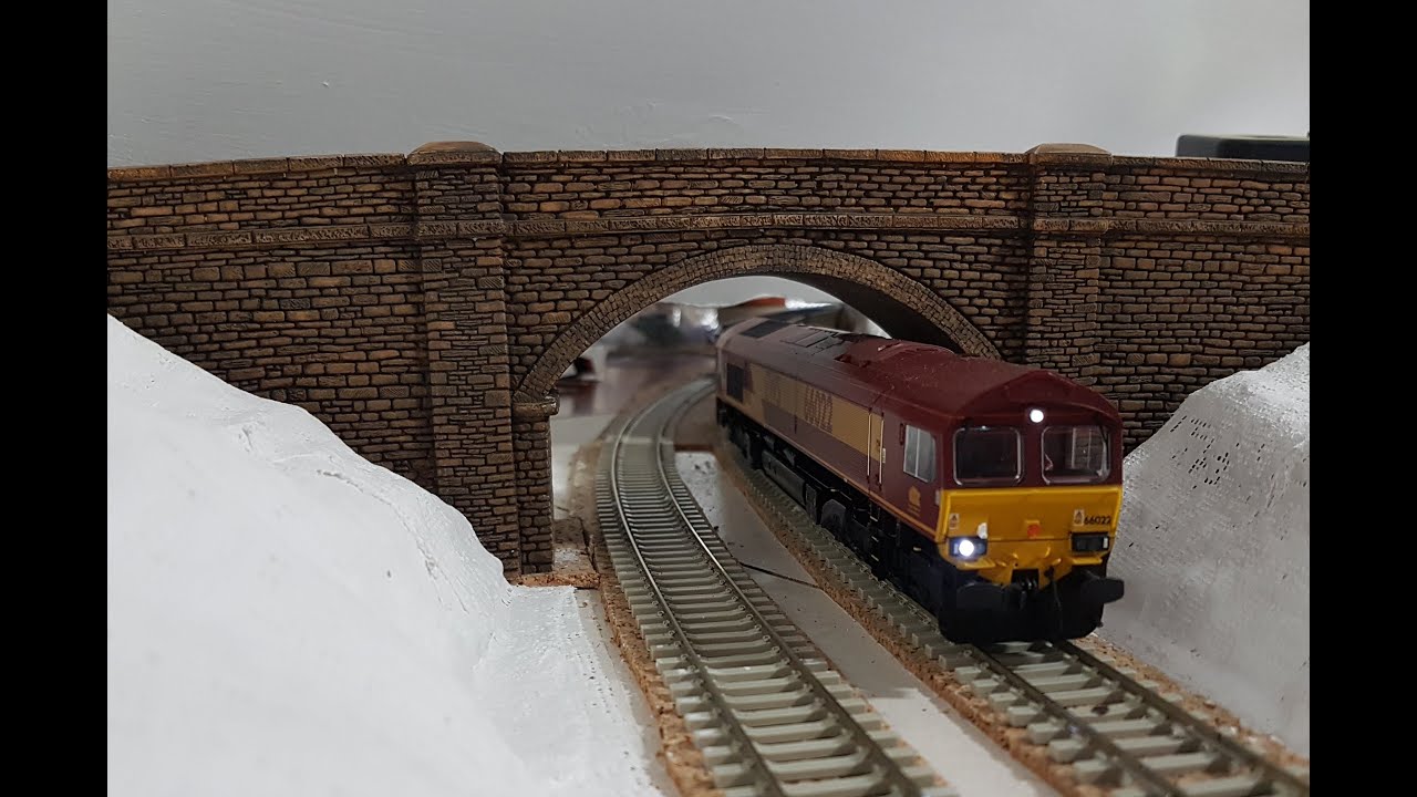 02 - SKEW BRIDGE - attic layout - double track running - YouTube
