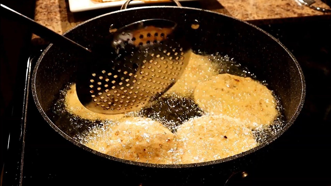 How To Make Thattai Vadai / Paruthithurai Vadai ( [ தட்டை வடை ...