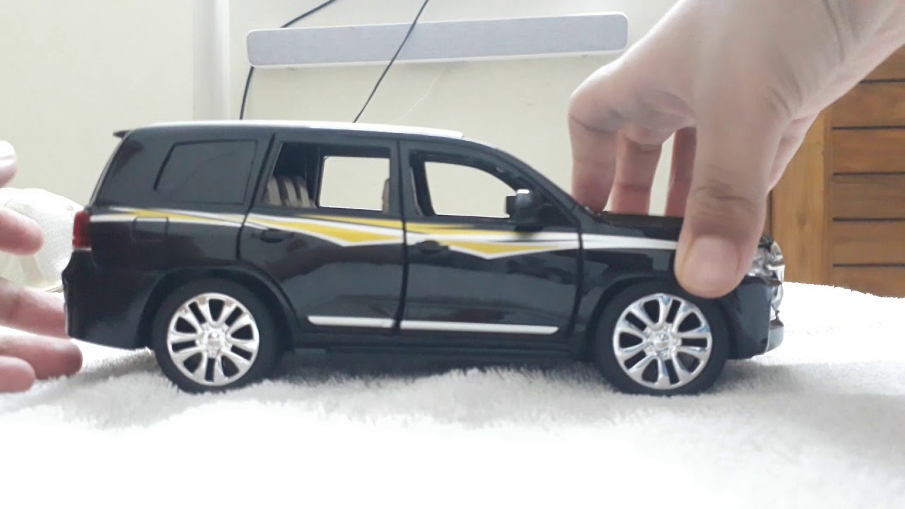 Unboxing 1:24 scale toyota land cruiser toy model car - YouTube