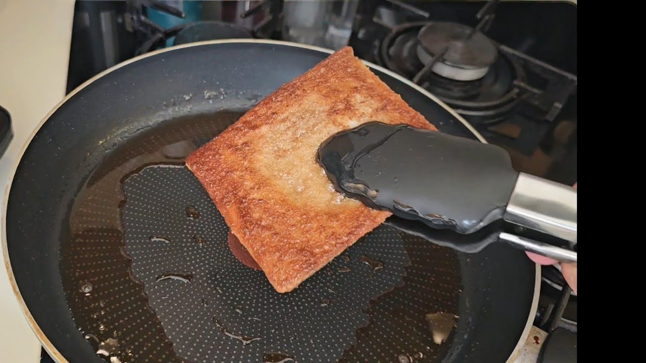 YUM! Fried Bacon Bread 🥓 - YouTube