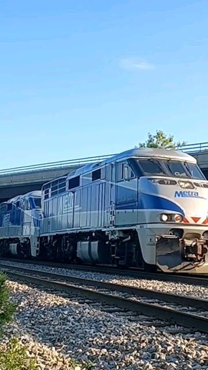 Metra train gives a hornshow in Lake Villa, IL with an F59PHI 6/7/22 - YouTube