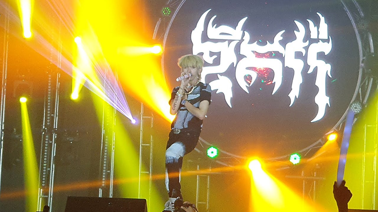 រាំពាក់ម៉ាស់ - រាំញីកែងជើង | G-DEVITH | PS2 x វ Concert - YouTube