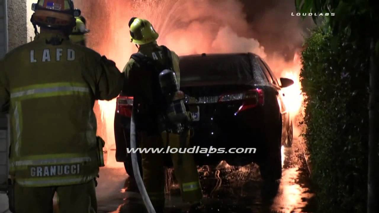 Driveway Car Fire / Valley Village RAW FOOTAGE - YouTube