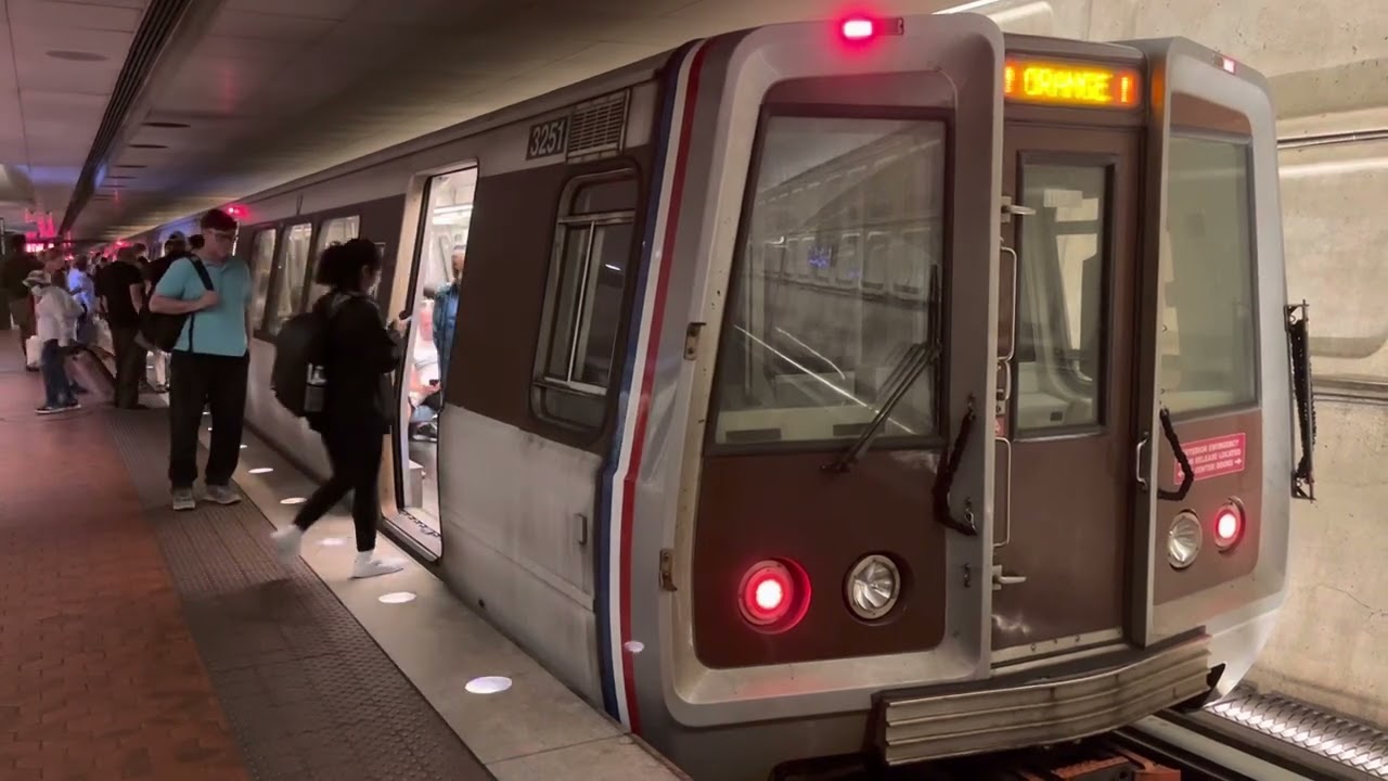 DC Metro (WMATA): Vienna bound Orange Line train @ Metro Center - YouTube