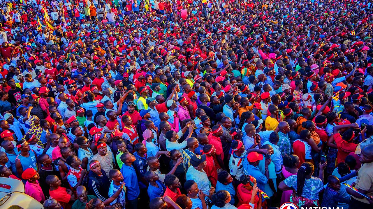 Kabango Painted Red — Unbelievable Scenes as Bobi Wine Arrives! - YouTube