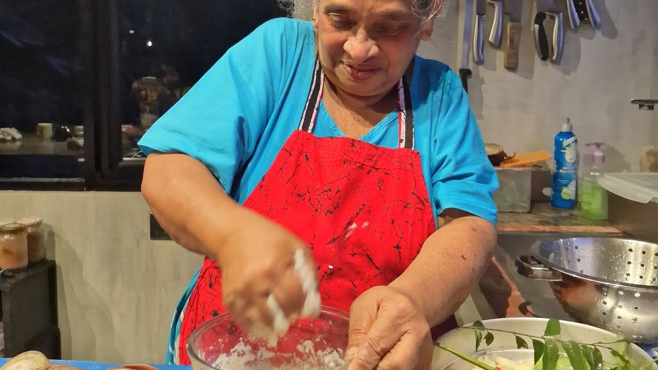 Amma's cooking demonstration at GlenMyu Estate, Beragala, Sri Lanka 🇱🇰 ...