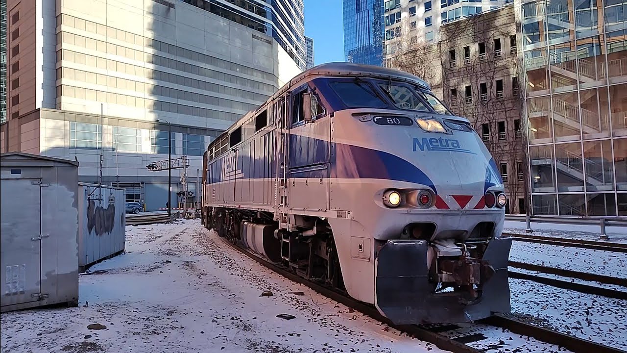 Metra F59PHI 80 west meets F59PHI 85 east in Chicago on January 23 ...
