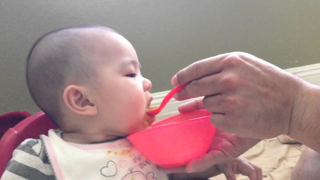 Cute baby sleeping while eating, 8 months - YouTube
