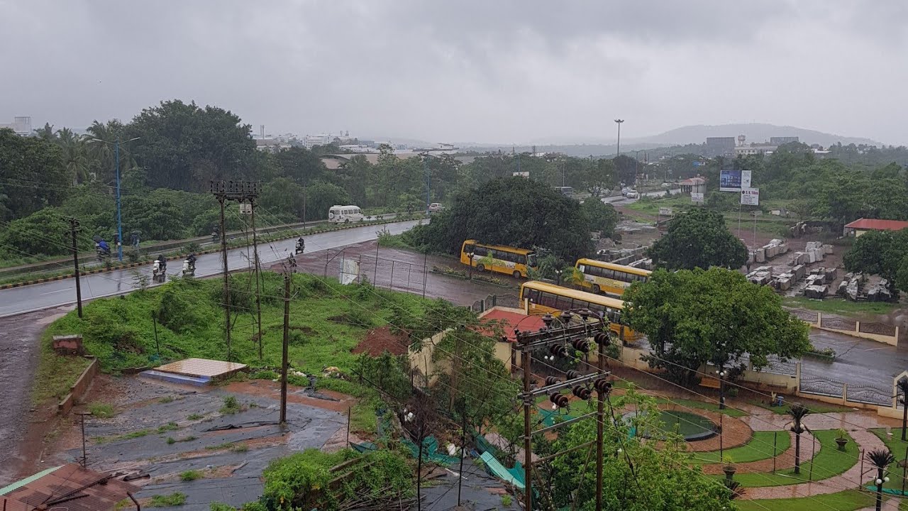 Timelapse of Rain and Traffic at Verna, GOA - YouTube