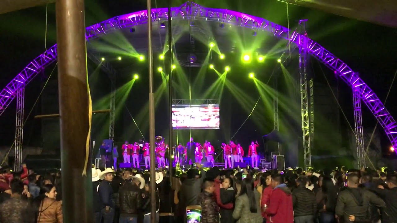 Banda Clave Nueva De max Peraza & Renta el passo en vivo - YouTube