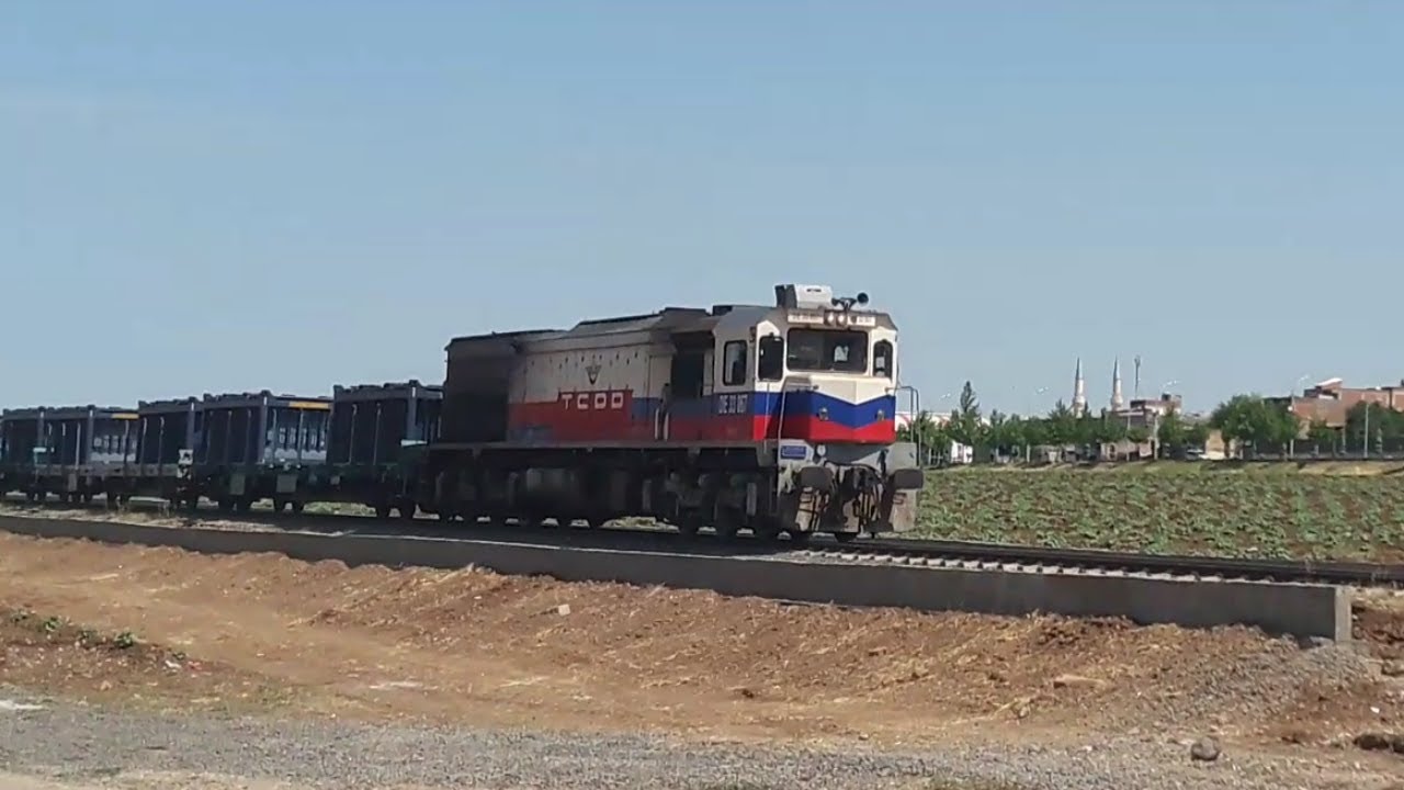KONTEYNER TRENİ DE33067 BATIKENT/ KM 502+000 CONTAINER TRAIN / GM/EMD ...