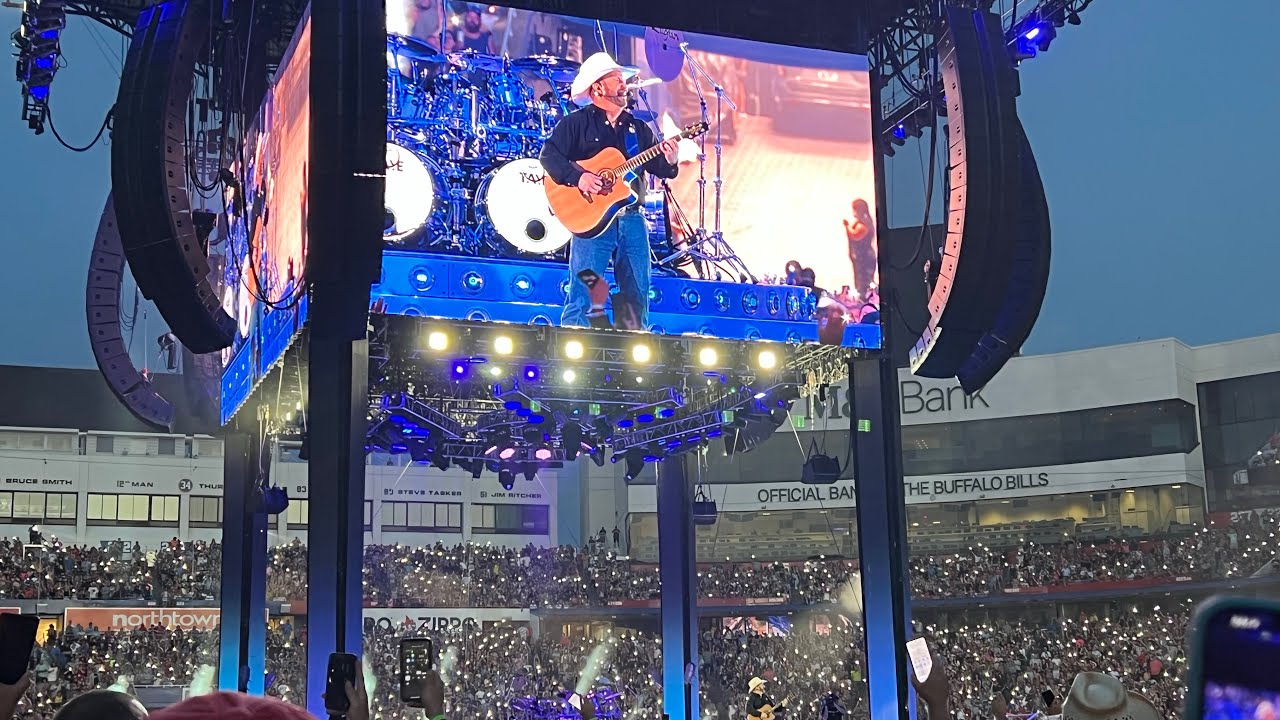 Garth Brooks - Buffalo Bills Shout Song - Live @ Highmark Stadium 7-23 ...