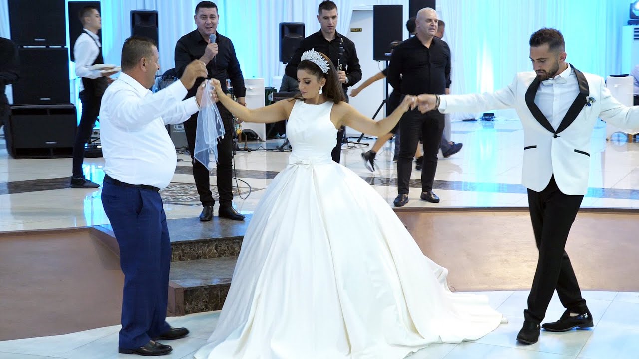 Nusja me Familjen ne Valle ( Drini Maledhi,Sali Malaj,Xhoi Gremi,Marjol ...