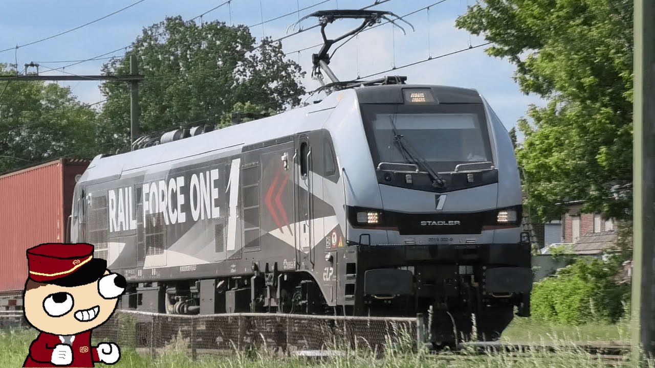 Rail Force One 2019 302-9 met intermodaal trein - YouTube