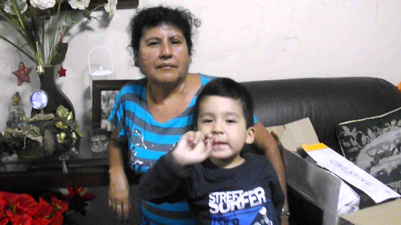 matias saludando a mama renee - YouTube