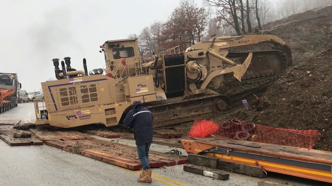 Transporting The 160 Tones Tesmec 1675 Trencher - Fasoulas Heavy ...