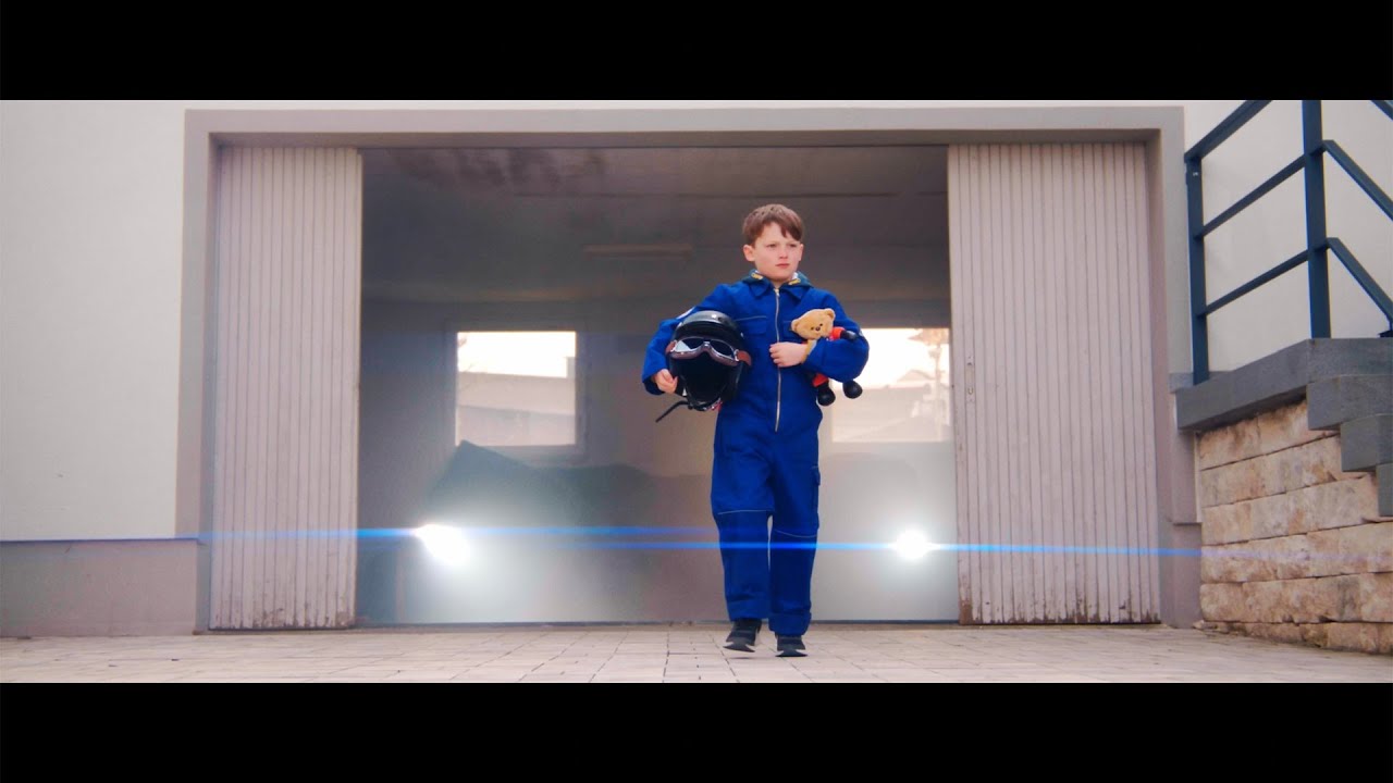 Young Fast Running Man - Off To The Moon (OFFICIAL MUSIC VIDEO) - YouTube