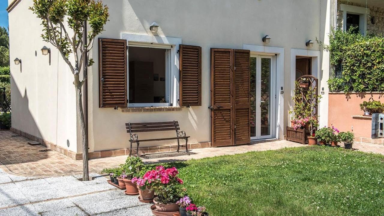 N11 Numana, nuovo bilocale con giardino, Sirolo, Italy - YouTube