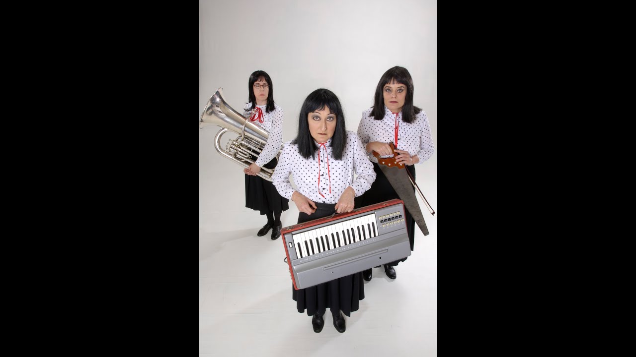 The Kransky Sisters show their Christmas Snowman - YouTube