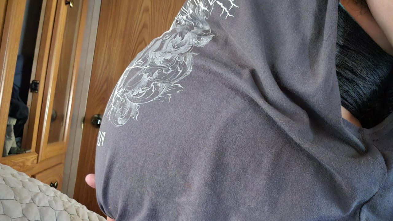 12 Inch pizza stuffed into my belly - YouTube