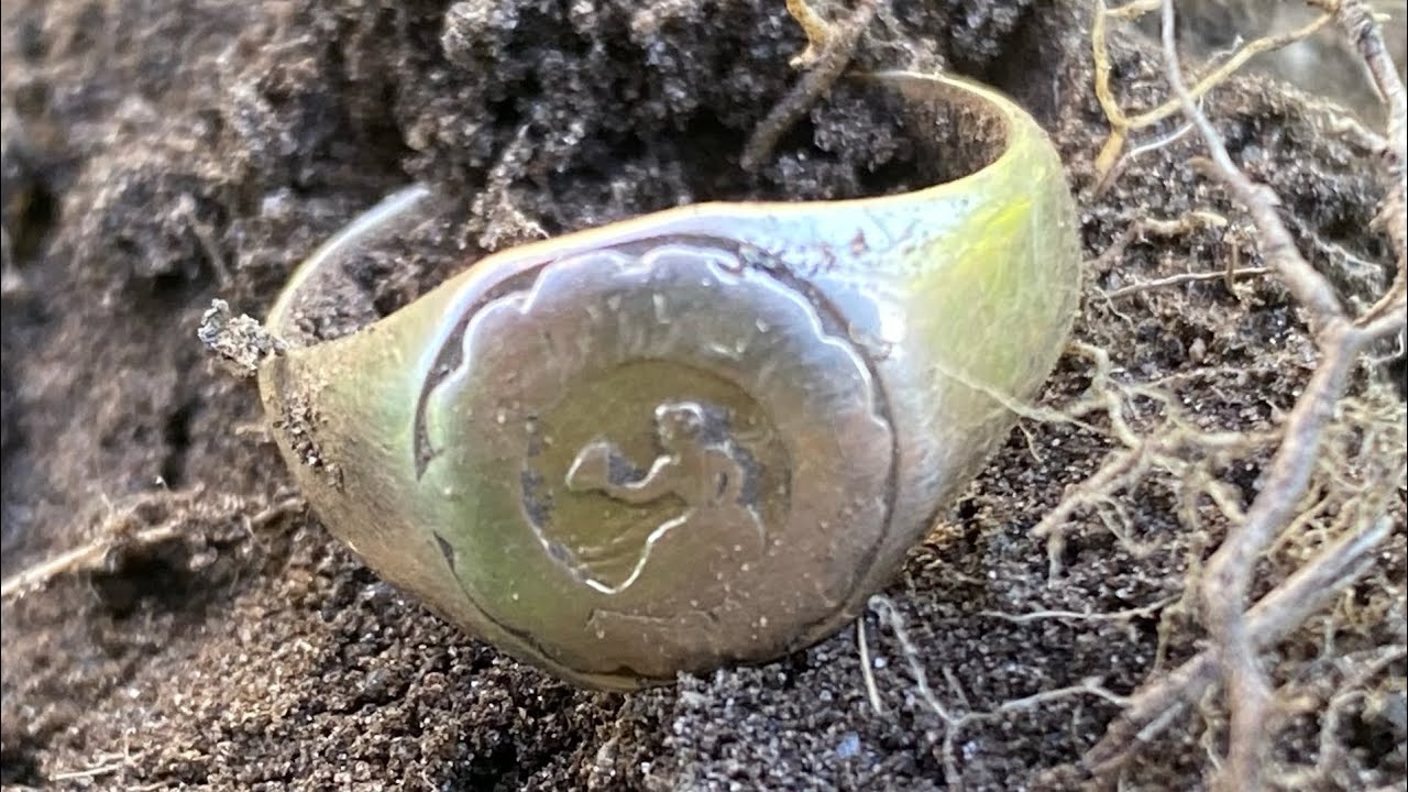 A quick metal-detecting hunt with old gold and more. - YouTube