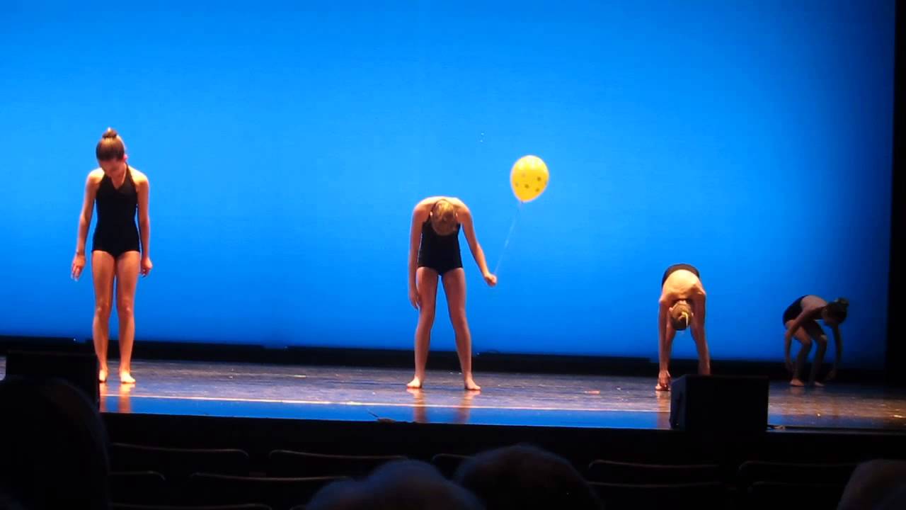 Baloon dance - YouTube