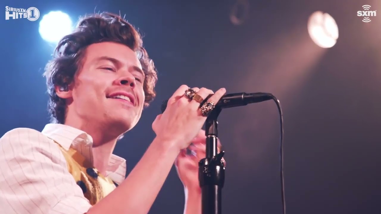 Harry Styles - Lights Up (Live in New York) - YouTube