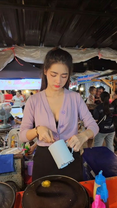 Most Popular Omelette Celebrity in Laos-Amazing Laos Street #beautiful #shorts - YouTube