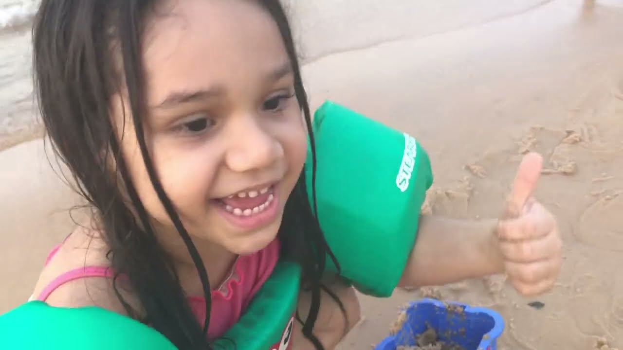 DESAFIO NA PRAIA - MELHOR CASTELO DE AREIA!! - YouTube