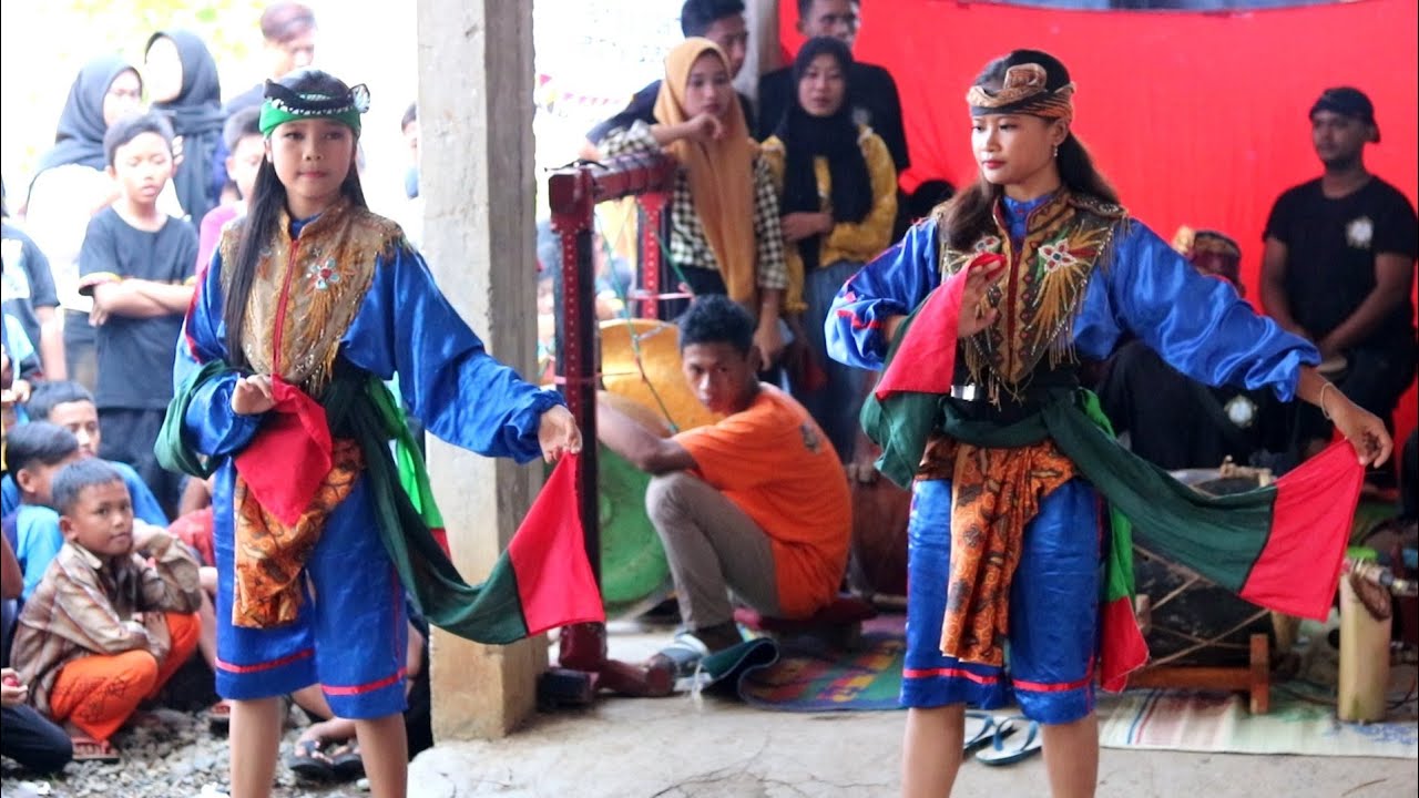 Tari Jathilan Kuda Kepang SopoNyono - YouTube