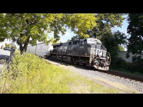 NS 8152 leads an autorack train in Sinking Spring, PA (11N) - YouTube