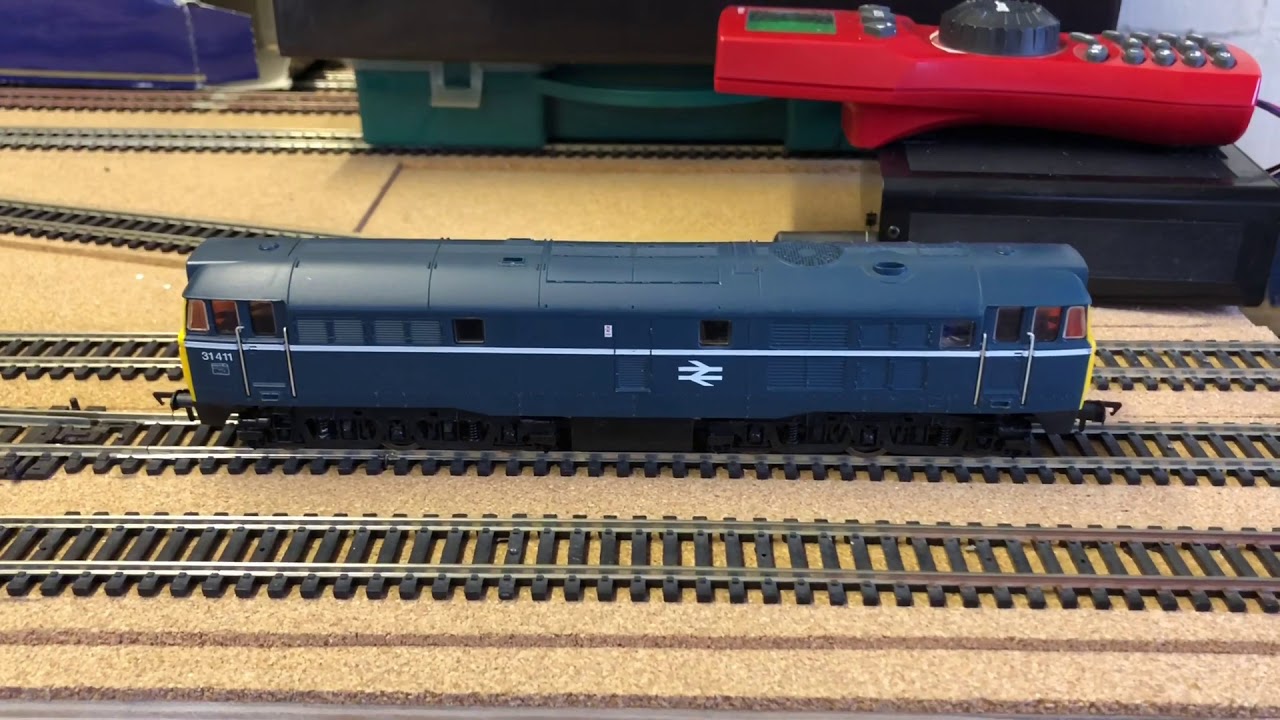 Lima Class 31 DCC Sound Stay Alive - YouTube