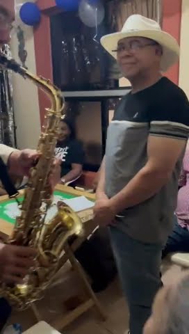 Cumpleaños de Nicolás Medrano. Saxo 🎥 Ferreira. - YouTube