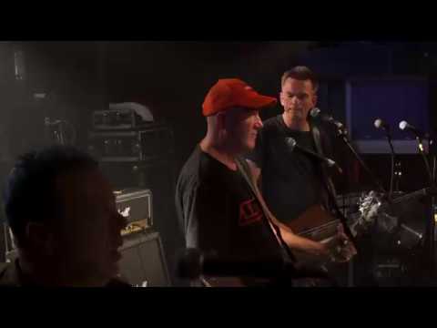 X-Features vs Andrew Boak - City Scenes - YouTube