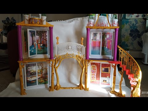 Muestra de Ever after high castillo/escuela y muñecas (juguetes de segunda mano)