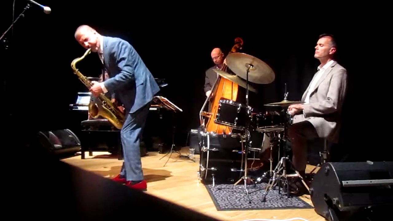 Benn Clatworthy @Seven Arts 25 Oct 2018 plays "I want to talk about you ...